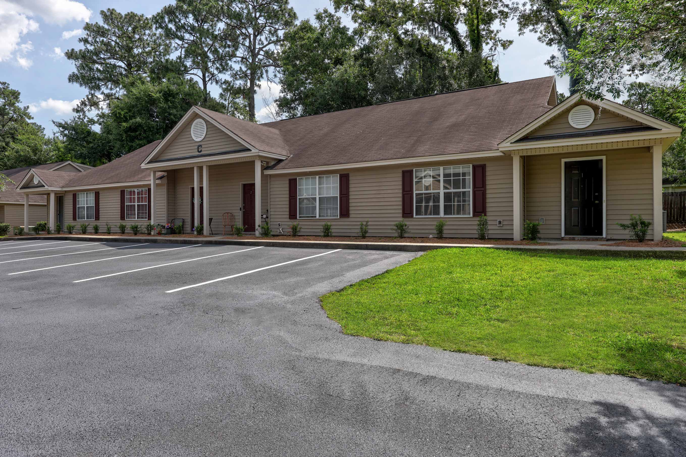 Gallery - Lakeview Oaks Apartments