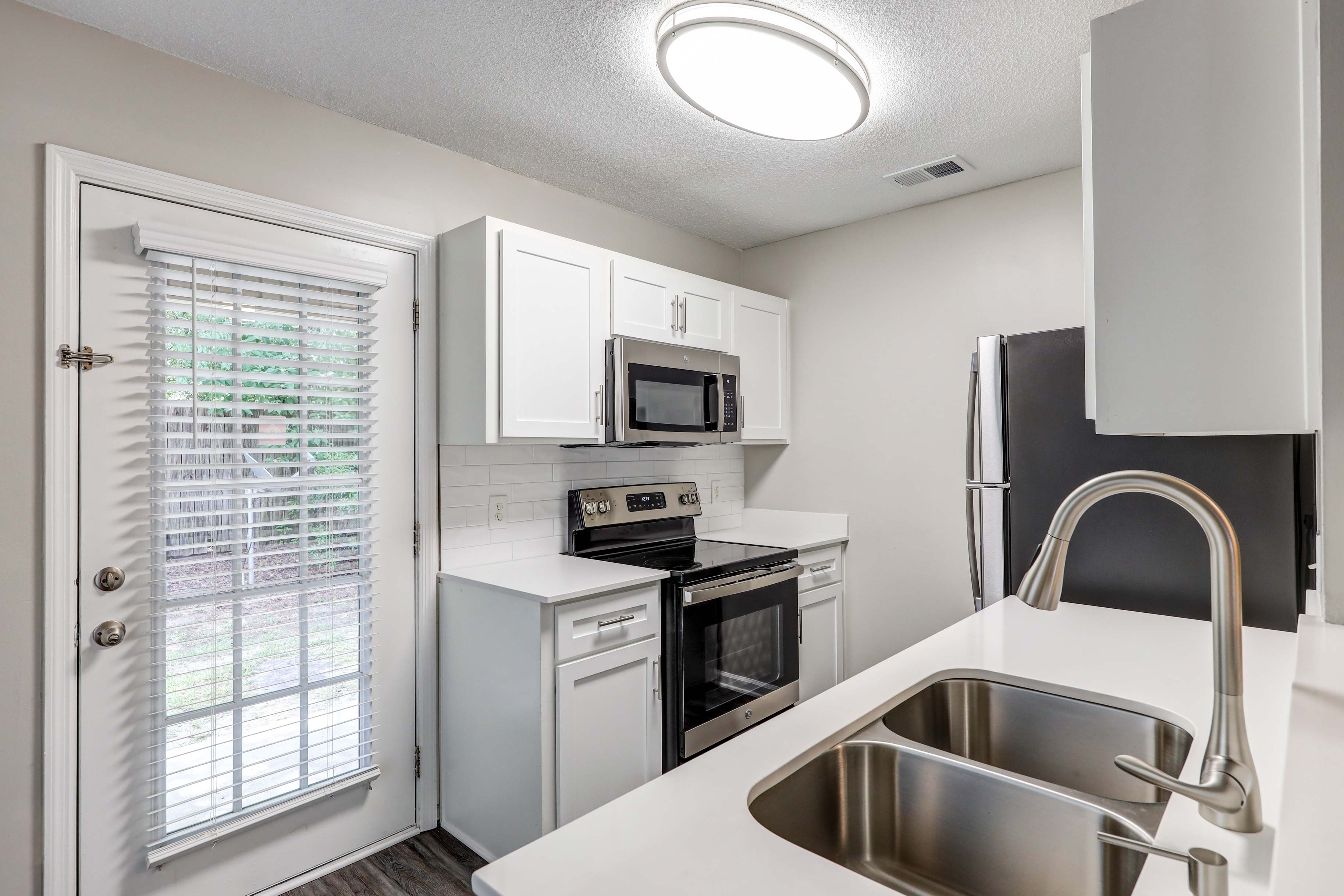 Gallery - Lakeview Oaks Apartments