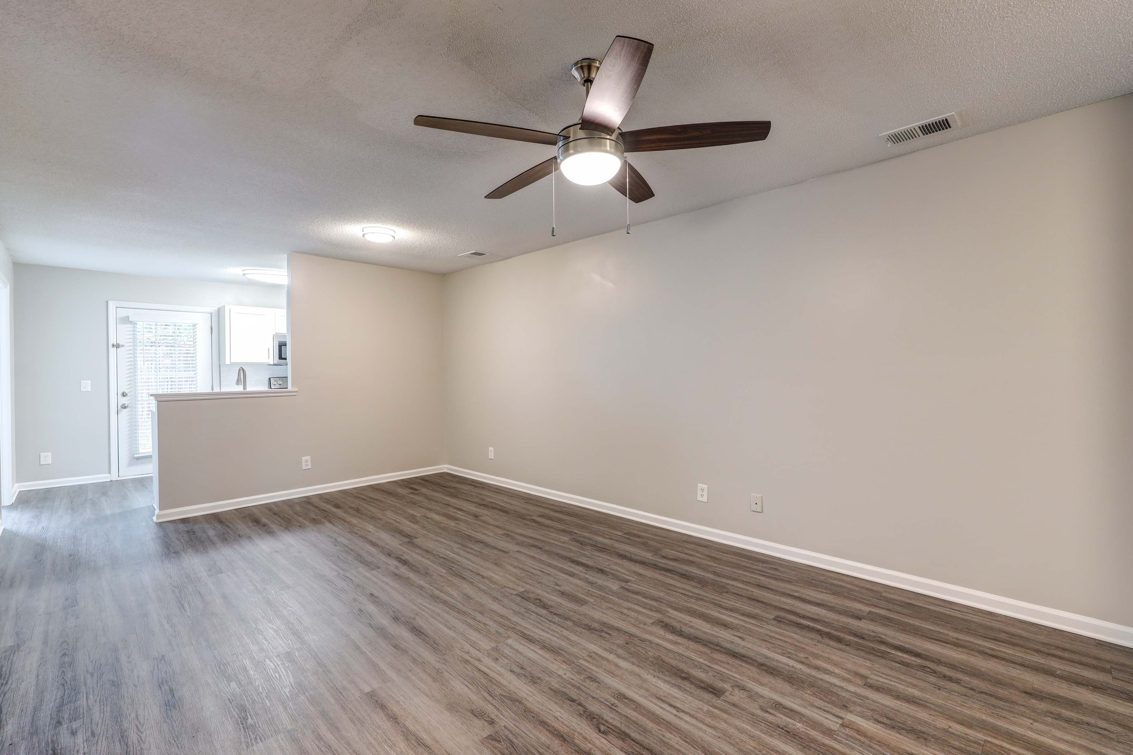 Gallery - Lakeview Oaks Apartments