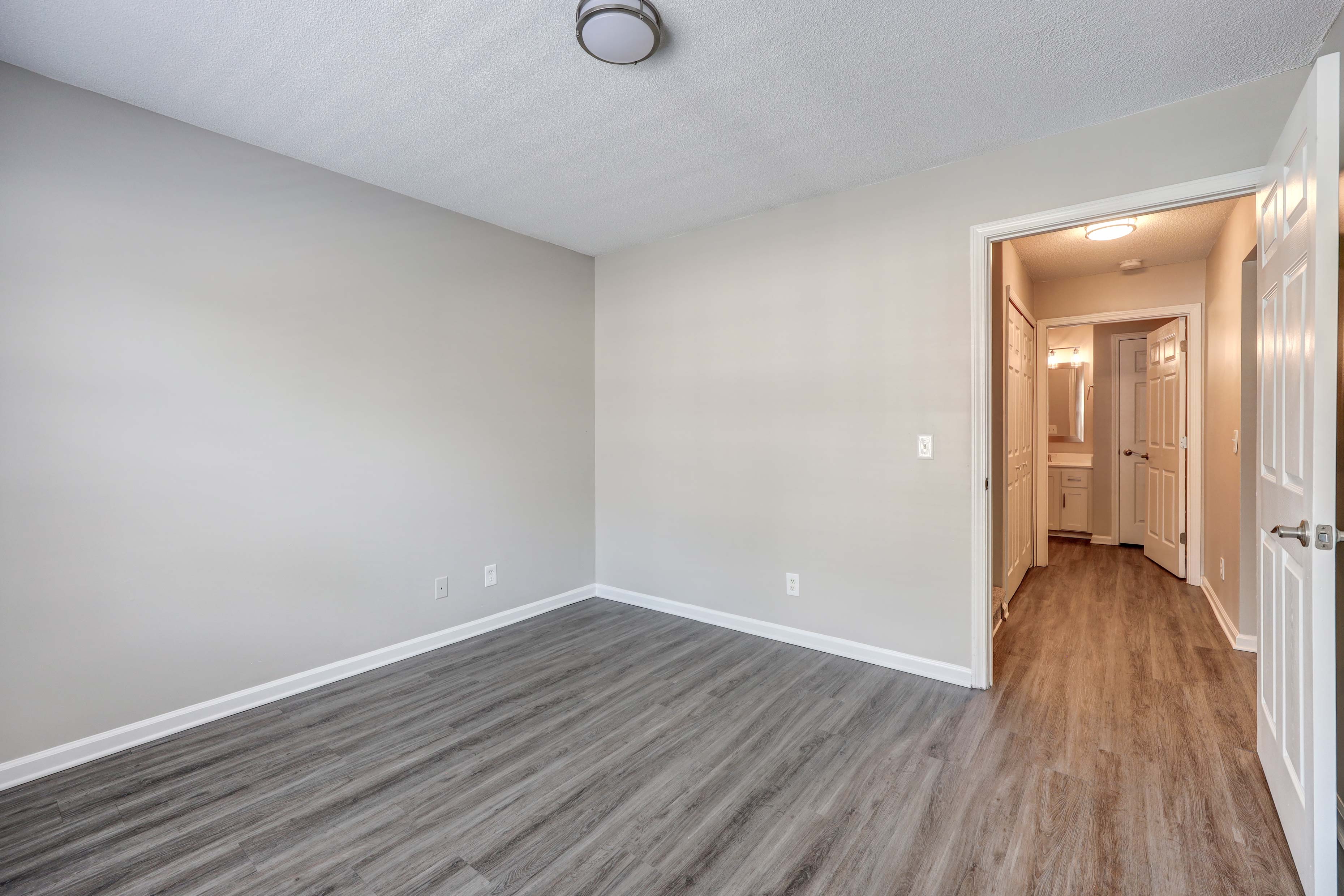 Gallery - Lakeview Oaks Apartments