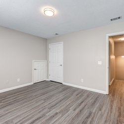 Gallery - Lakeview Oaks Apartments
