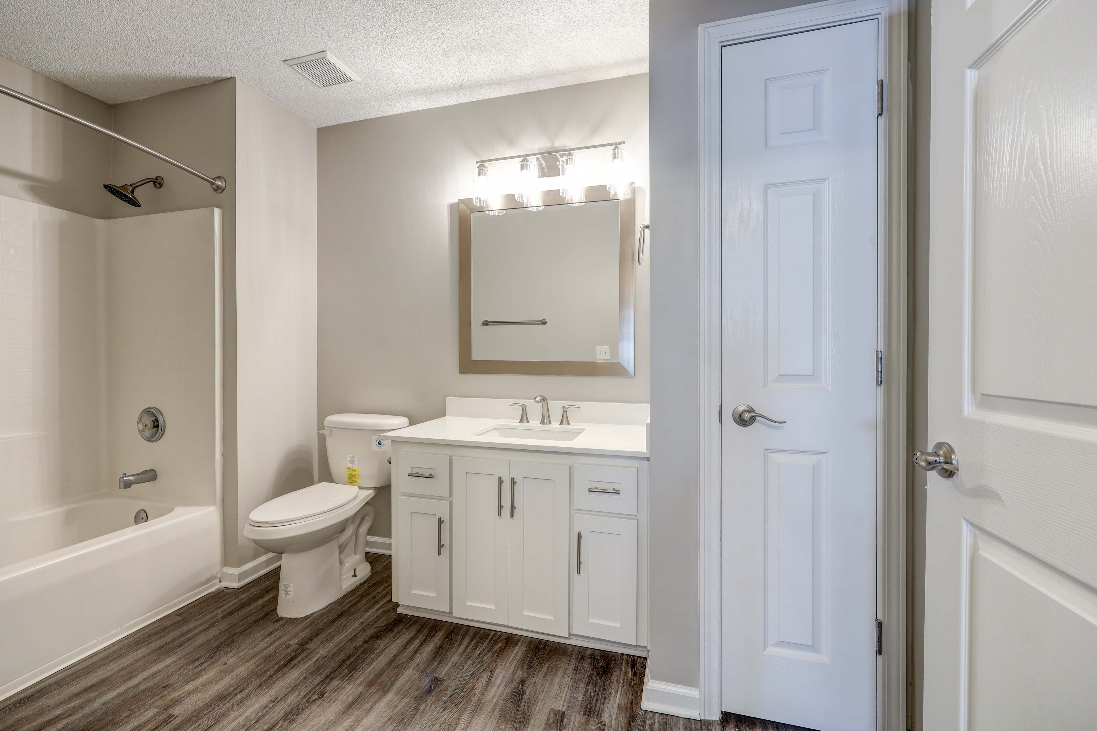 Gallery - Lakeview Oaks Apartments