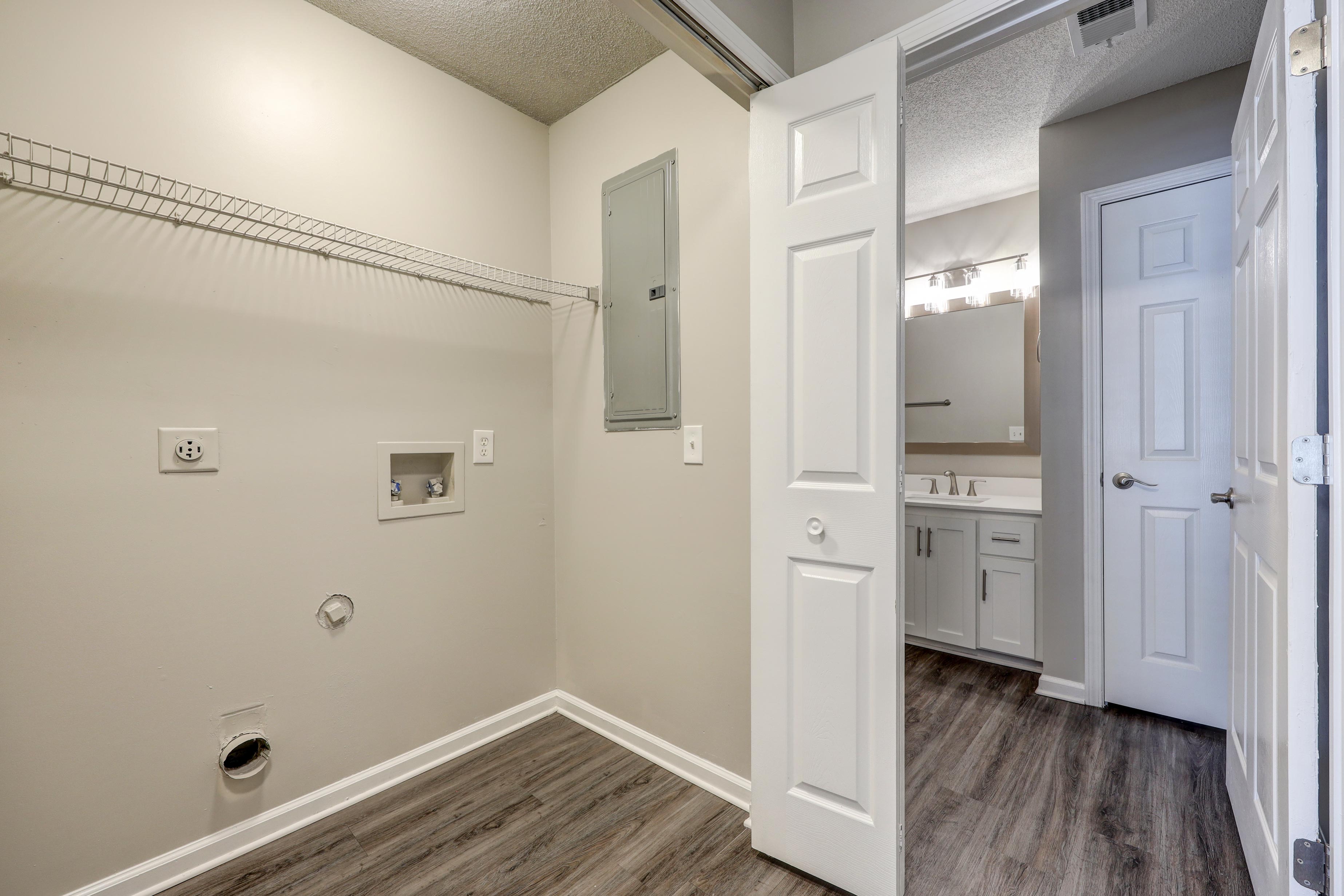 Gallery - Lakeview Oaks Apartments