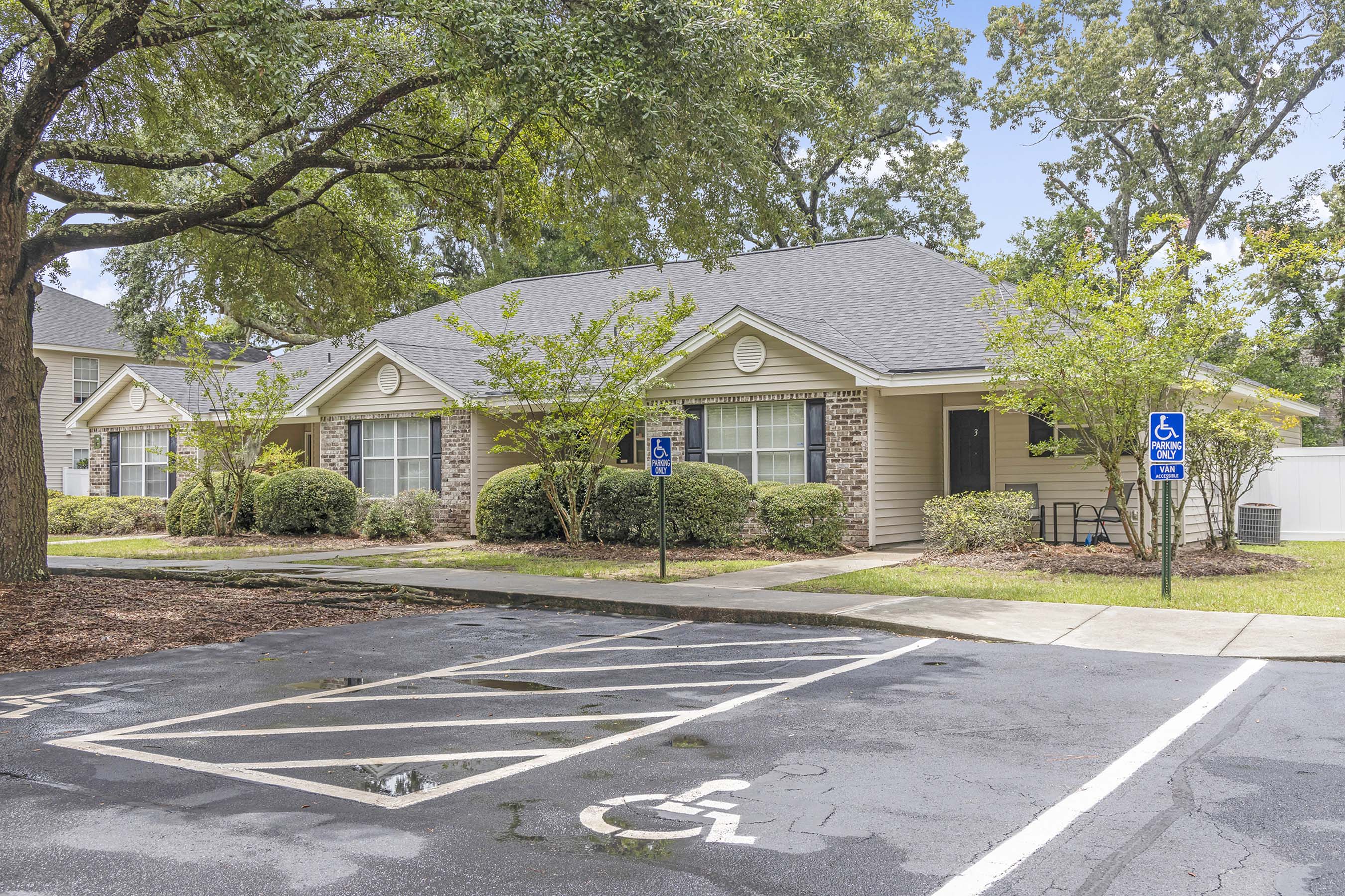 Gallery - Lakeview Oaks Apartments
