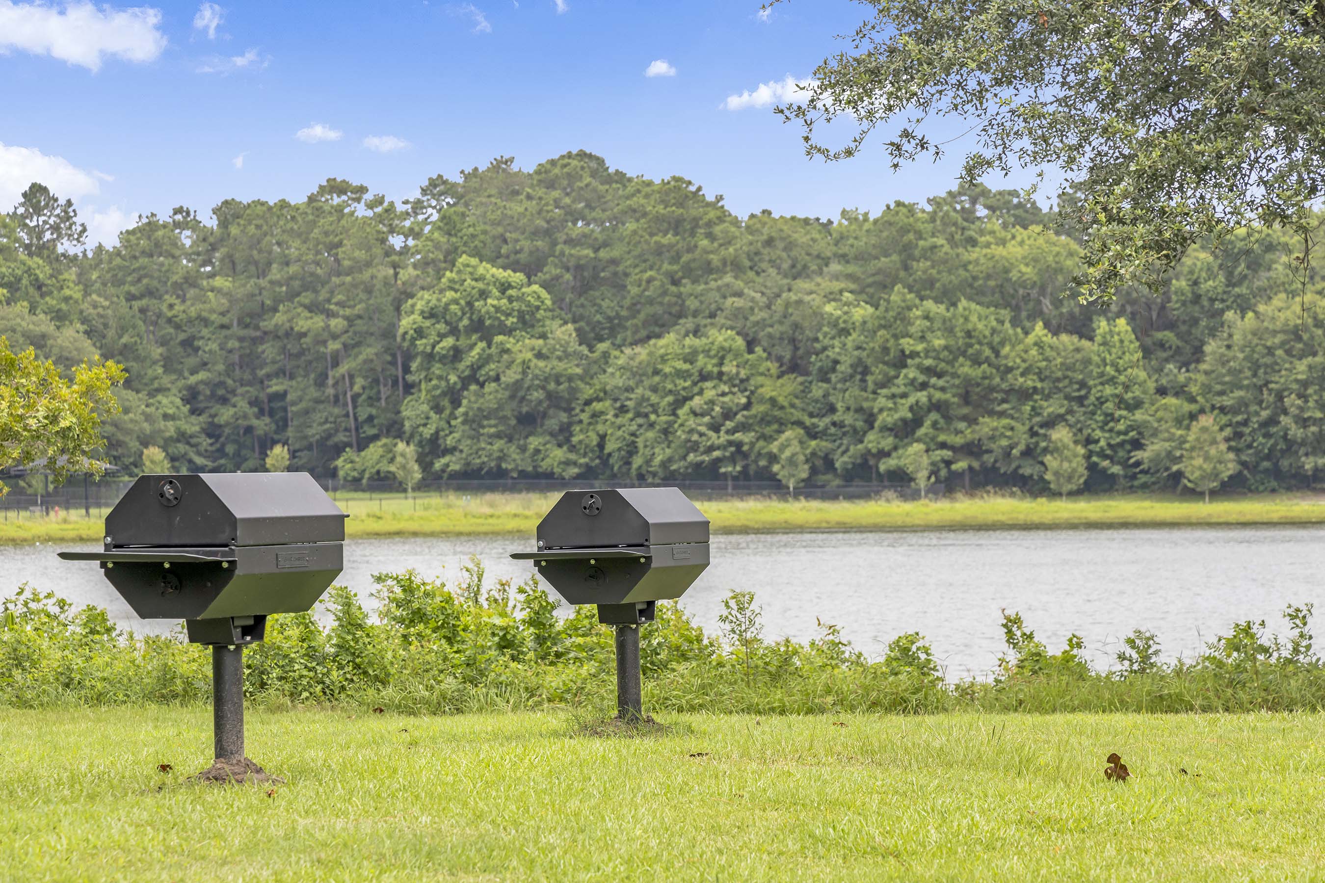 Gallery - Lakeview Oaks Apartments